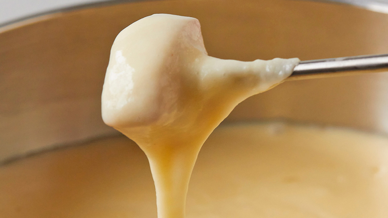 Cotswold – a creamy, Double Gloucester cheese with onions and chives ...