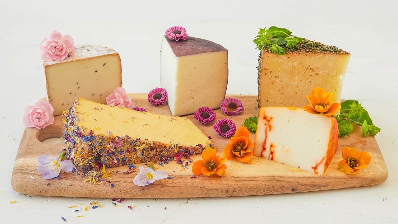 Cotswold – a creamy, Double Gloucester cheese with onions and chives ...