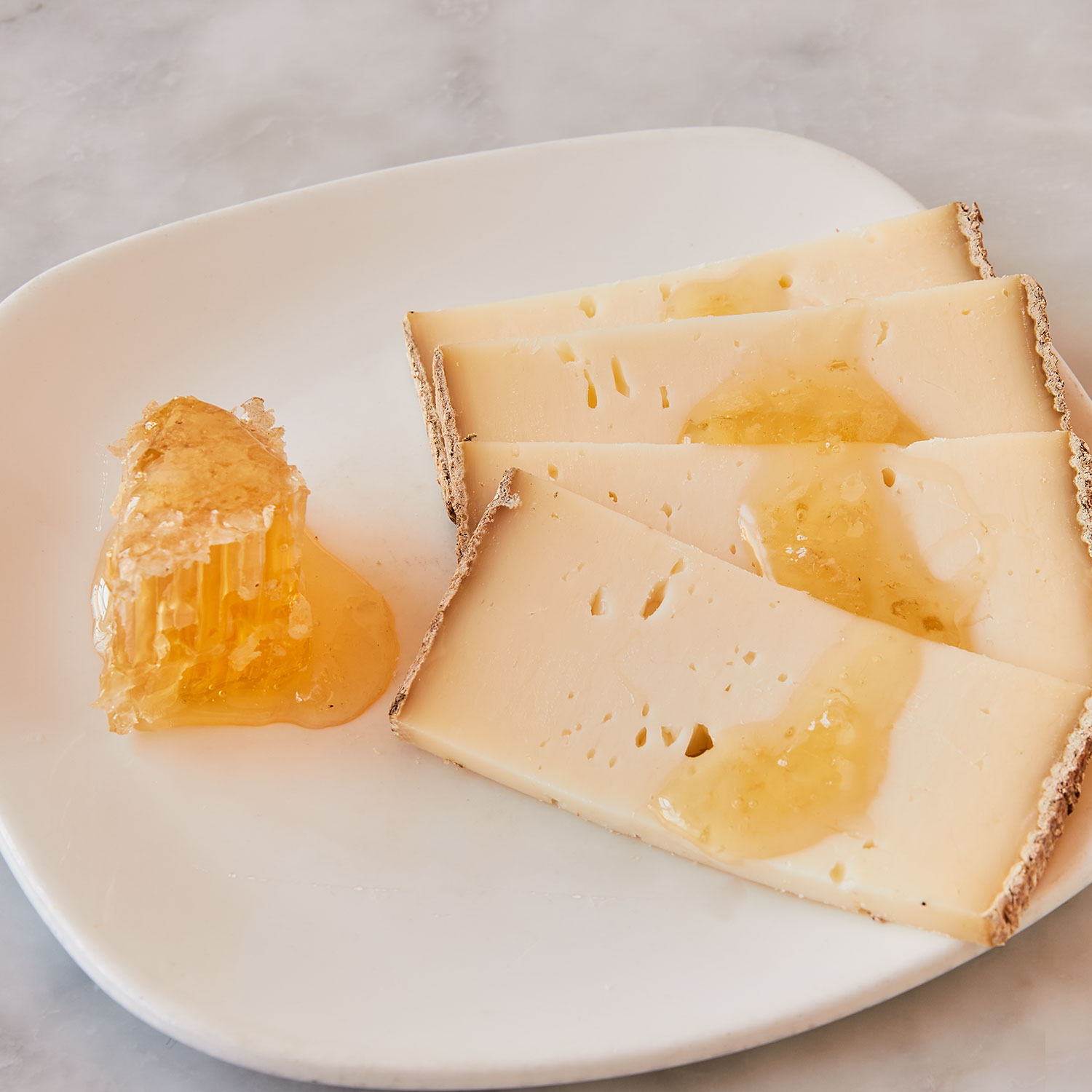 Red Bee Honeycomb Box – a floral, sweet honeycomb | Murray's Cheese