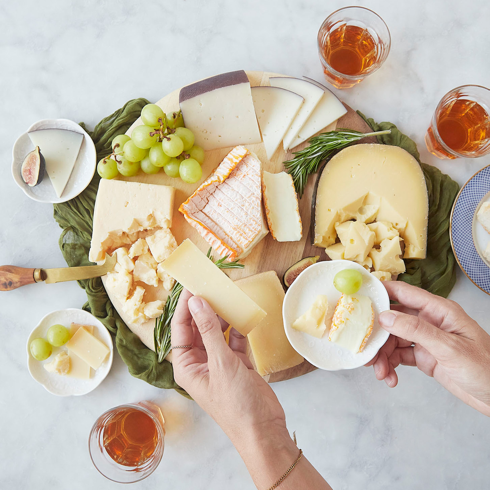 Cheeses of the World Sampler - a gift box of six cheese icons | Murray ...