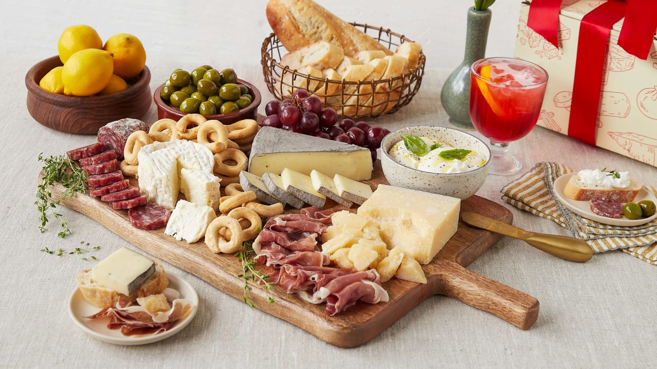 Cotswold – a creamy, Double Gloucester cheese with onions and chives ...