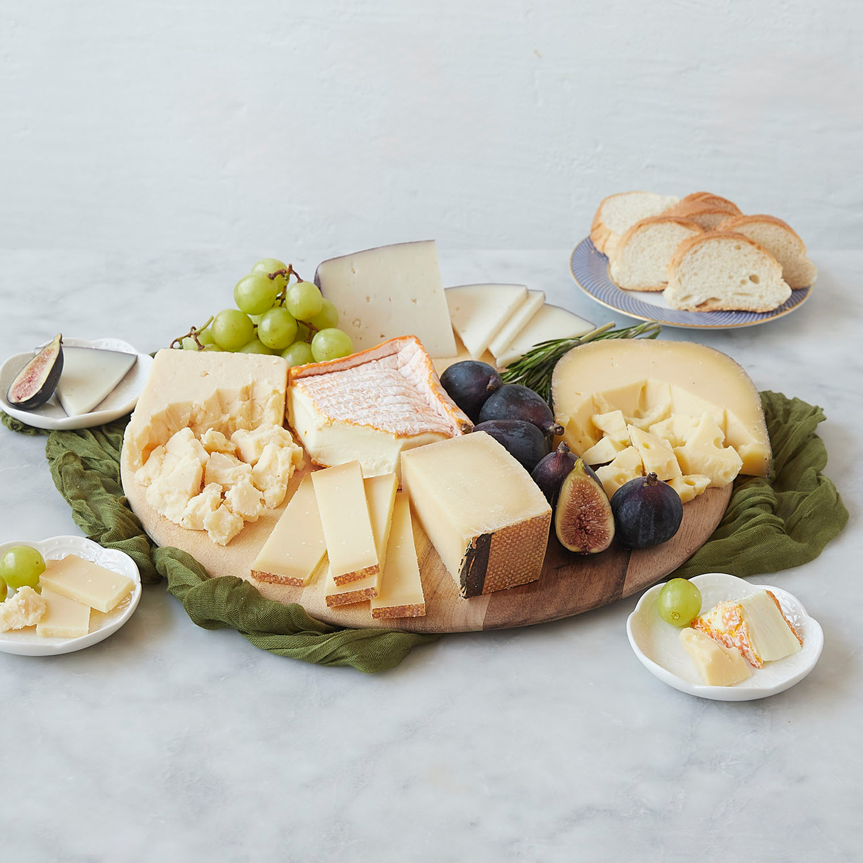 Cheeses of the World Sampler - a gift box of six cheese icons | Murray ...