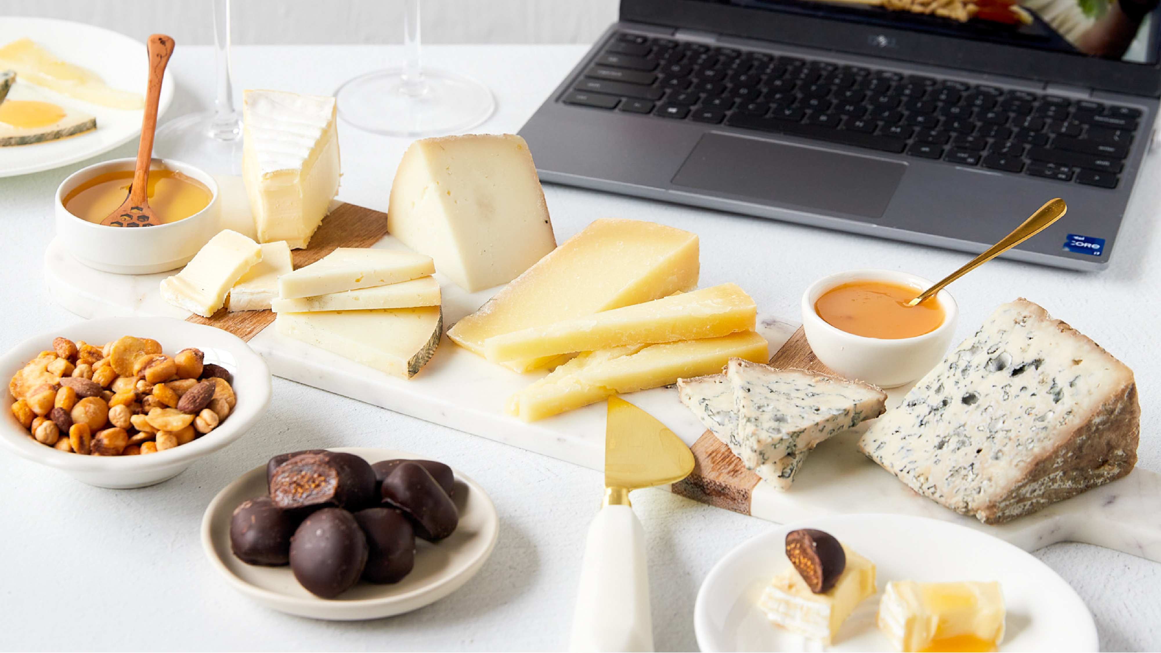 Cotswold – a creamy, Double Gloucester cheese with onions and chives ...